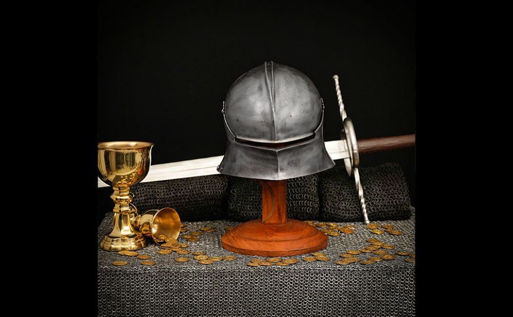 Mythrojan - Medieval Wooden Helmet Stand - Kult of Athena